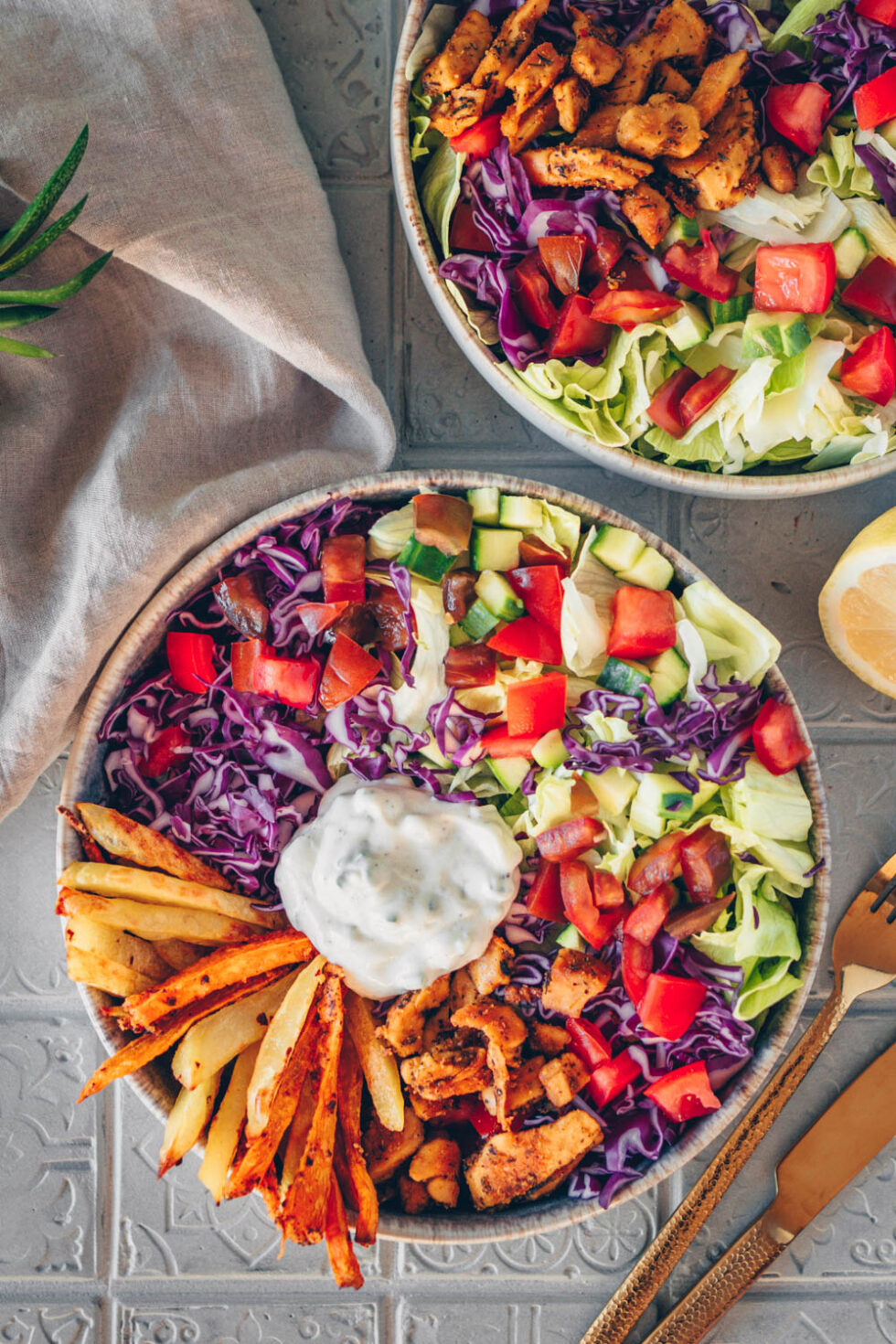 Vegane Gyros Bowl mit Pommes