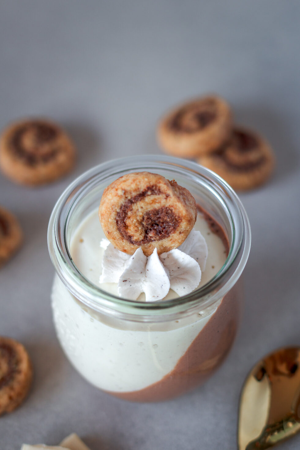 Cinnamon Roll Mousse au Chocolat (vegan)
